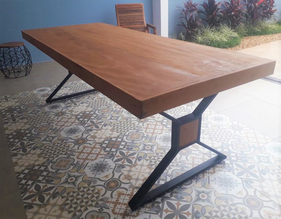 Mesa Com Pernas De Ferro - FDPLEARN